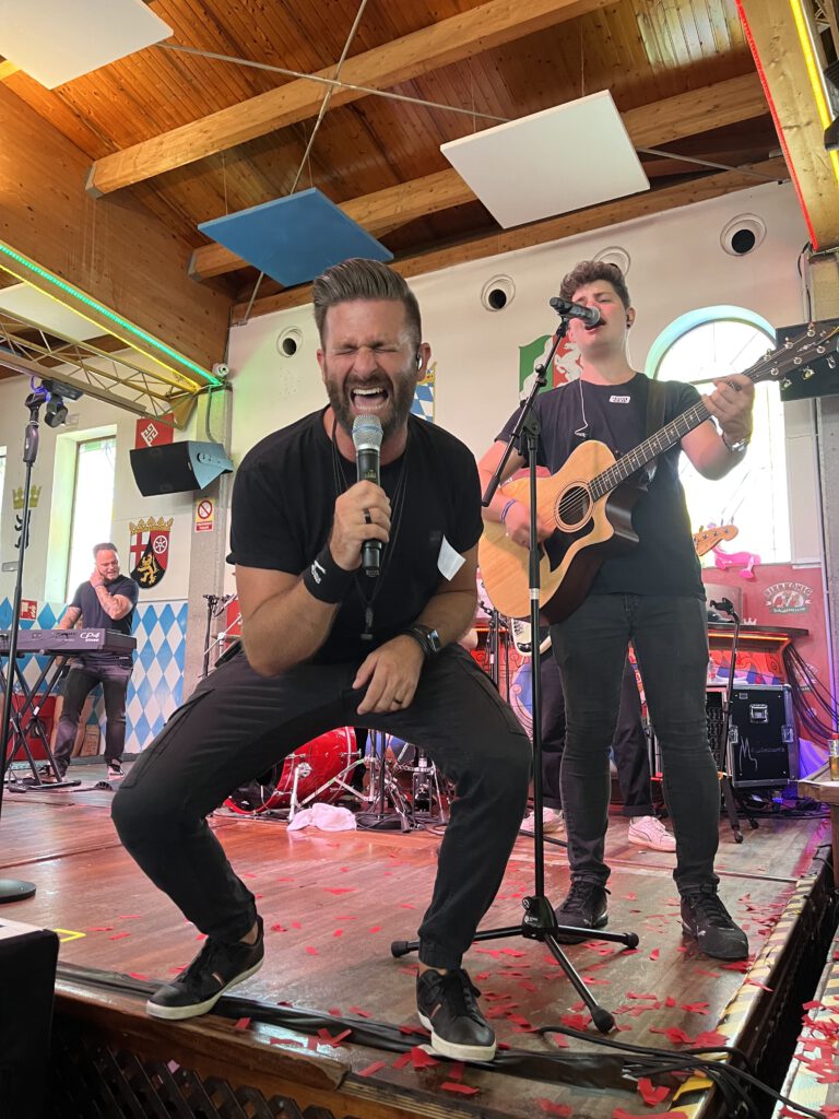 CologneUnplugged – Live Cover pur. Hautnah und authentisch.